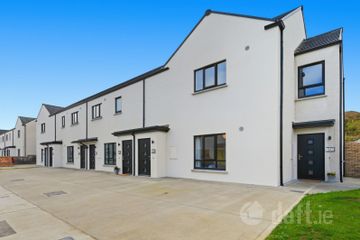 2 Bed First Floor Own Front Door Unit, Sandyhill Lane, 2 Bed First ...