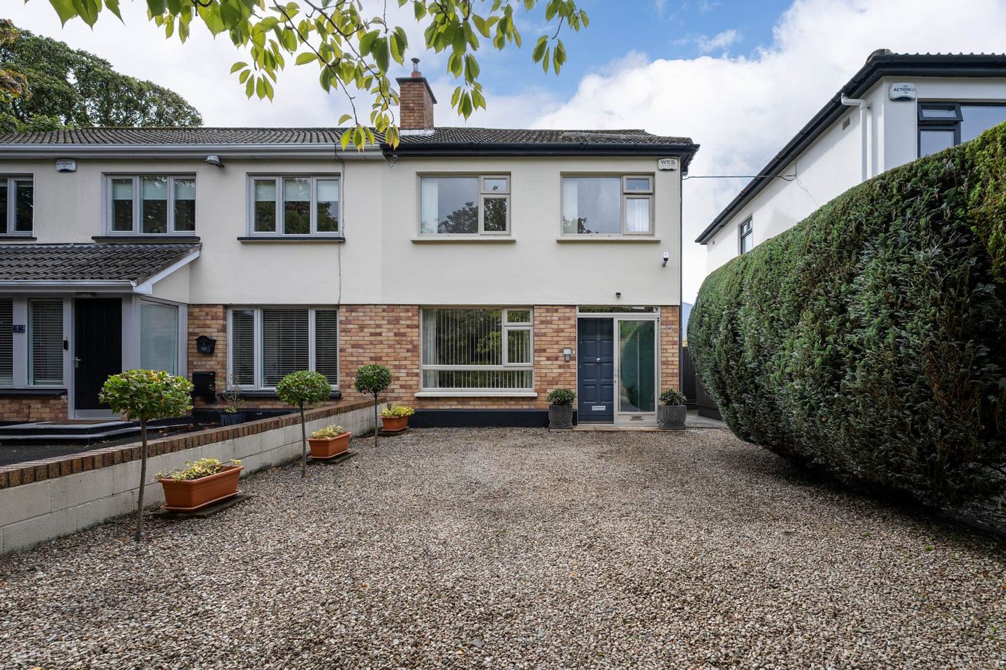 2 Roebuck Downs, Goatstown, Dublin 14, Co. Dublin, D14C981 is for sale ...