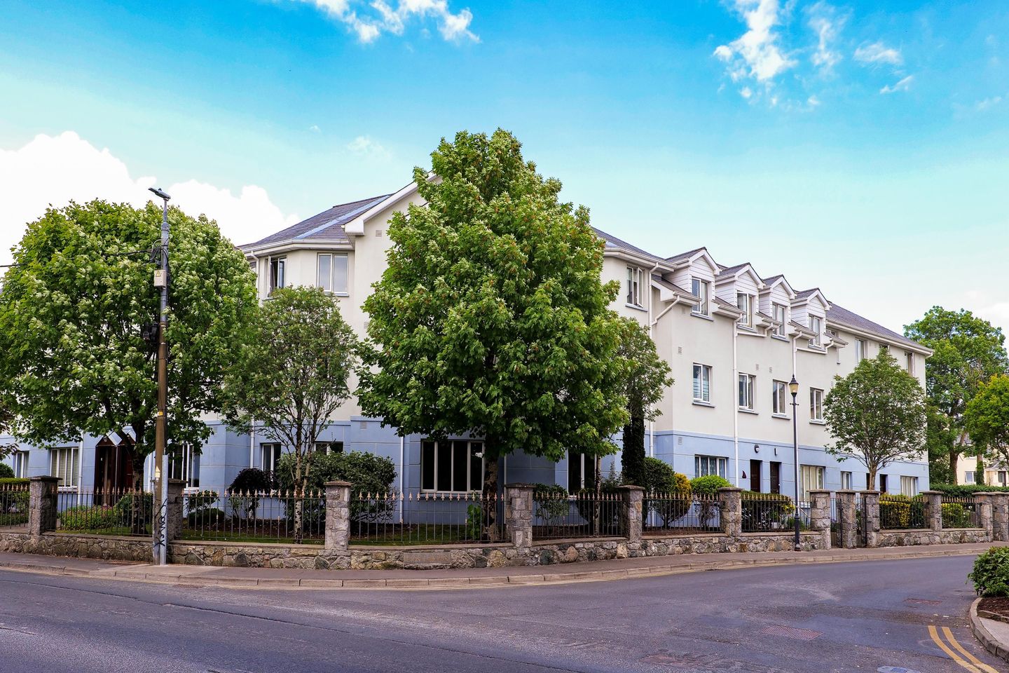 19 Lios Ealtan, Salthill Road Lower, Galway, H91NX01 is for sale on Daft.ie