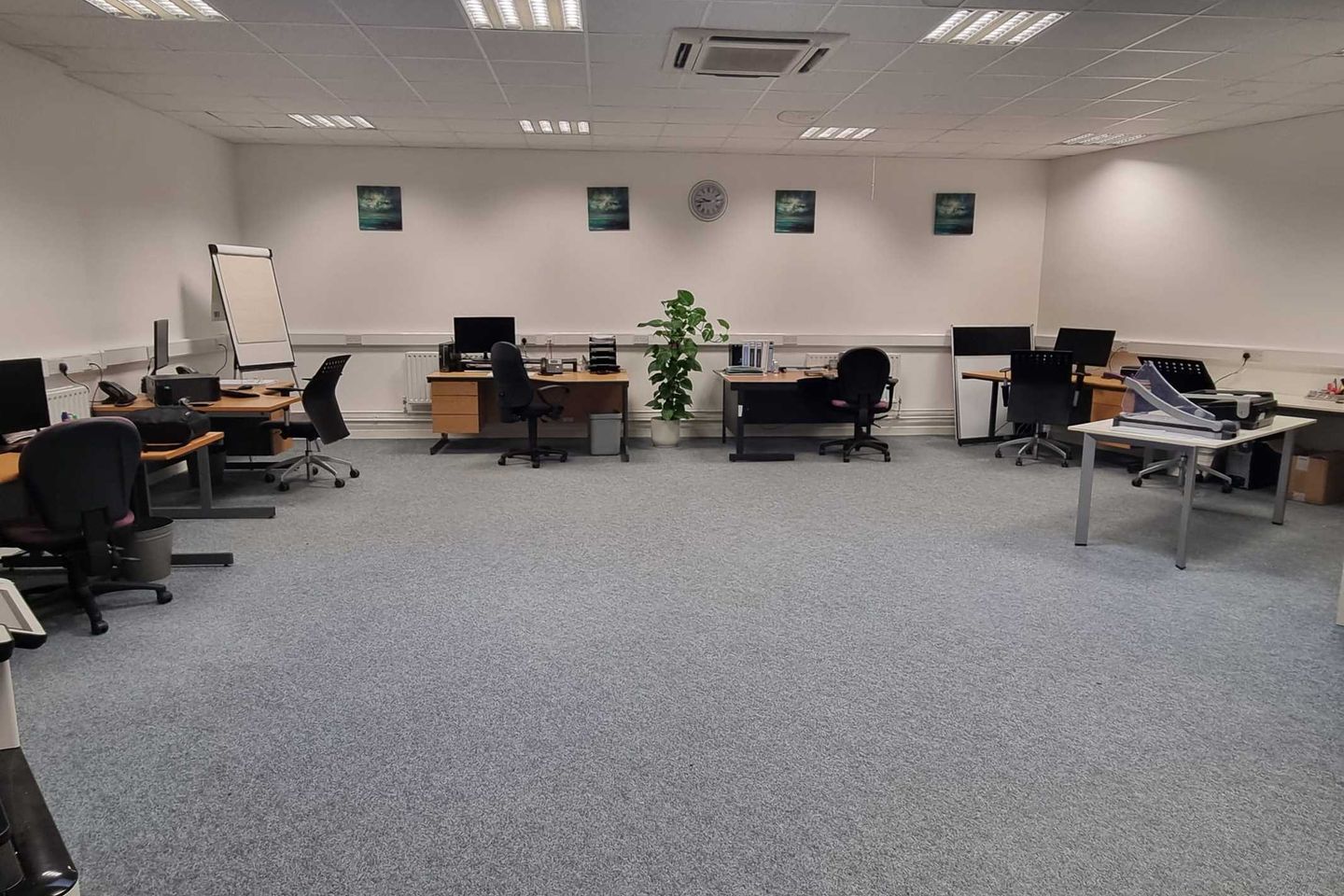 Commercial property for rent in CillinHill Center,Cillin Hill,Business ...