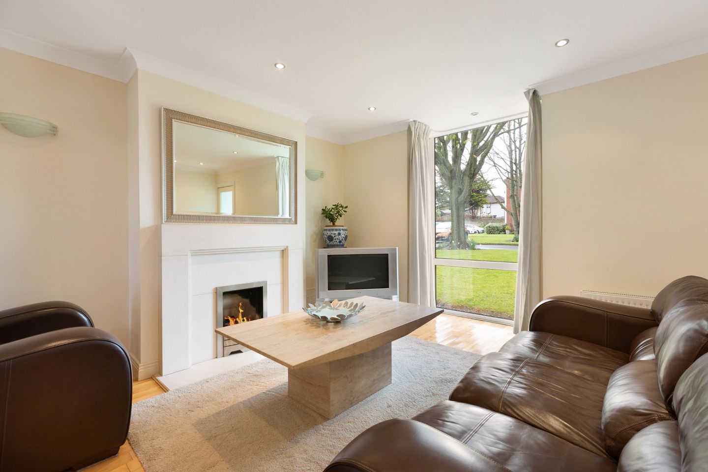 25 Cherbury Court, Booterstown Avenue, Blackrock, Co Dublin, A94HK70 is ...