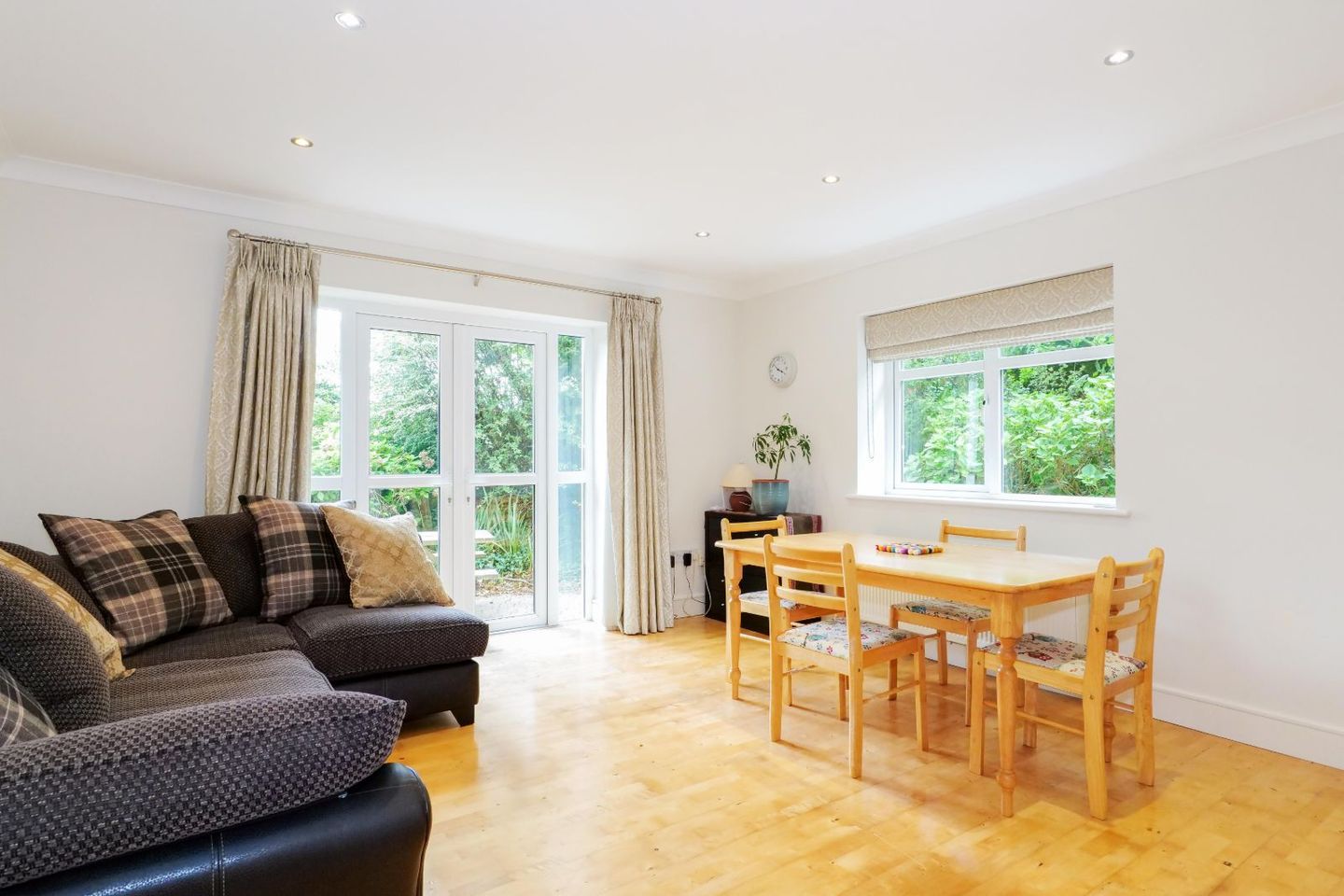 4 Seafield Apartments, Bun A Chnoic, Rahoon, Co. Galway, H91CPN7 is for ...